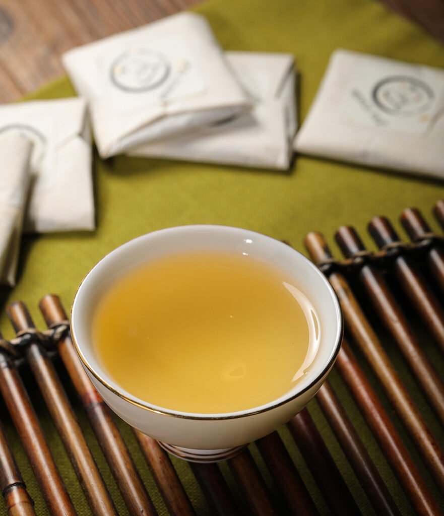 Bangwai Mountain Raw Pu-erh Tea Cake (Modern Mini Cake) - Hence Tea